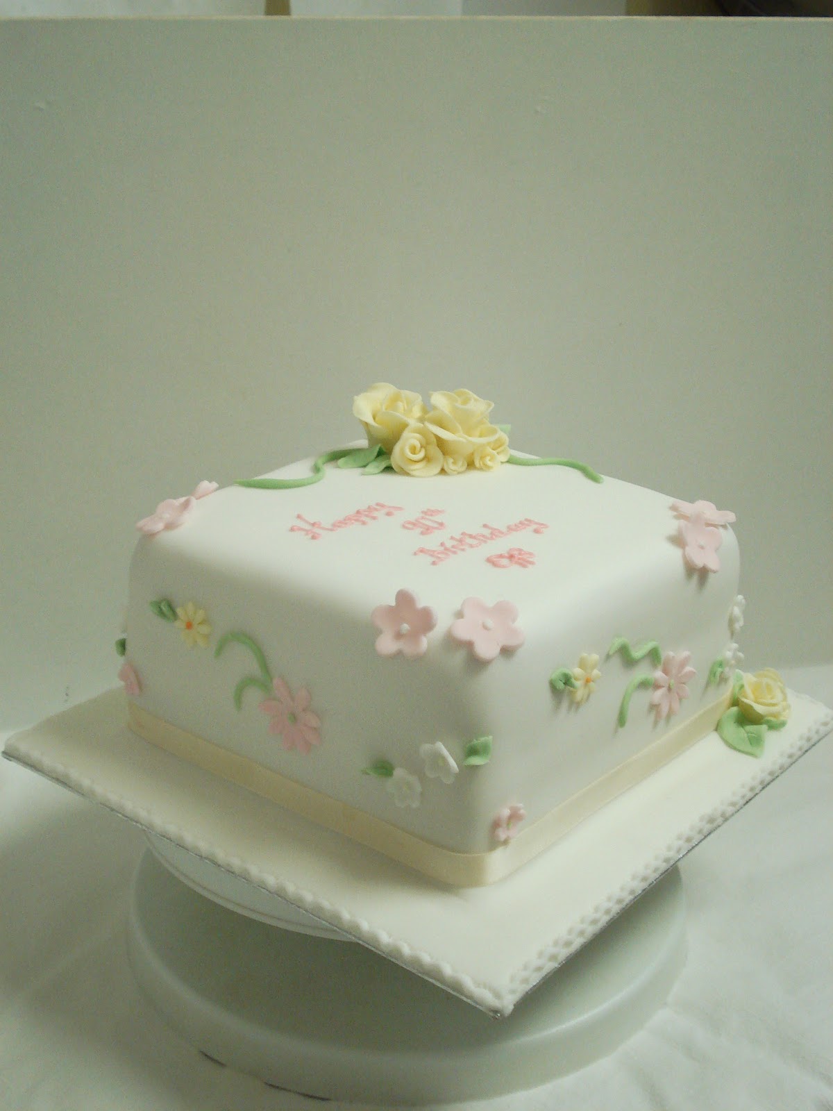Brigitta's Cakes: Square sponge cake with flowers
