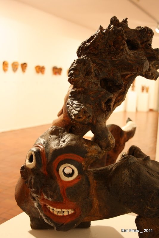 OLHAR d' OURO: EXPOSIÇÃO DE ESCULTURAS EM MADEIRA