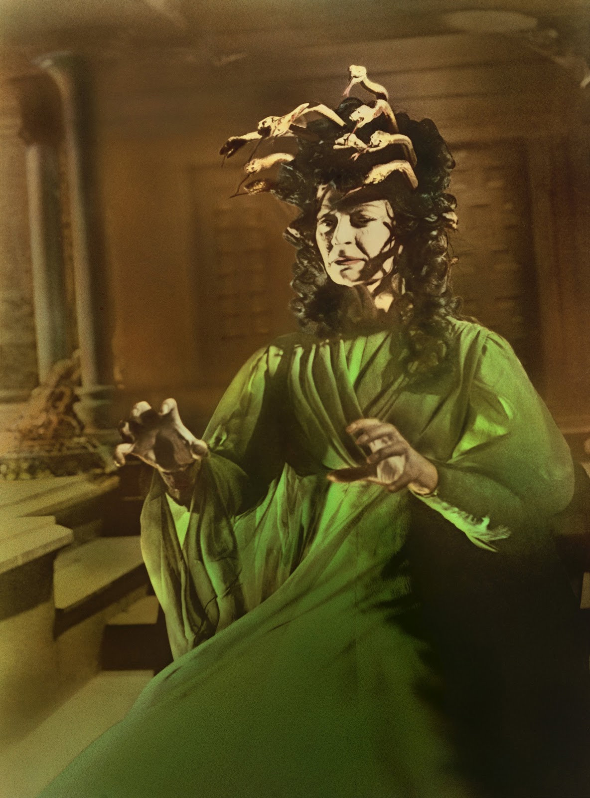 EARLFERGUSONstudio: “The Seductive Dance of the Medusa”