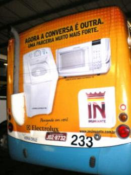 Portfólio Paulo Pinto: Bus Door - Ação cooperada com Electrolux