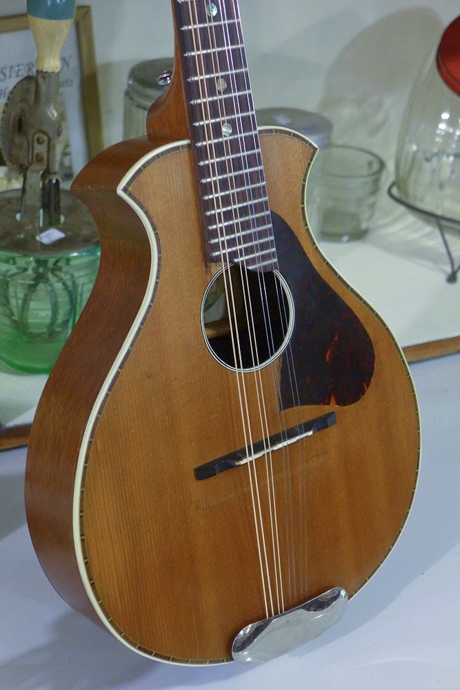1920s Harmony-made Supertone 2-Point Flatback Mandolin