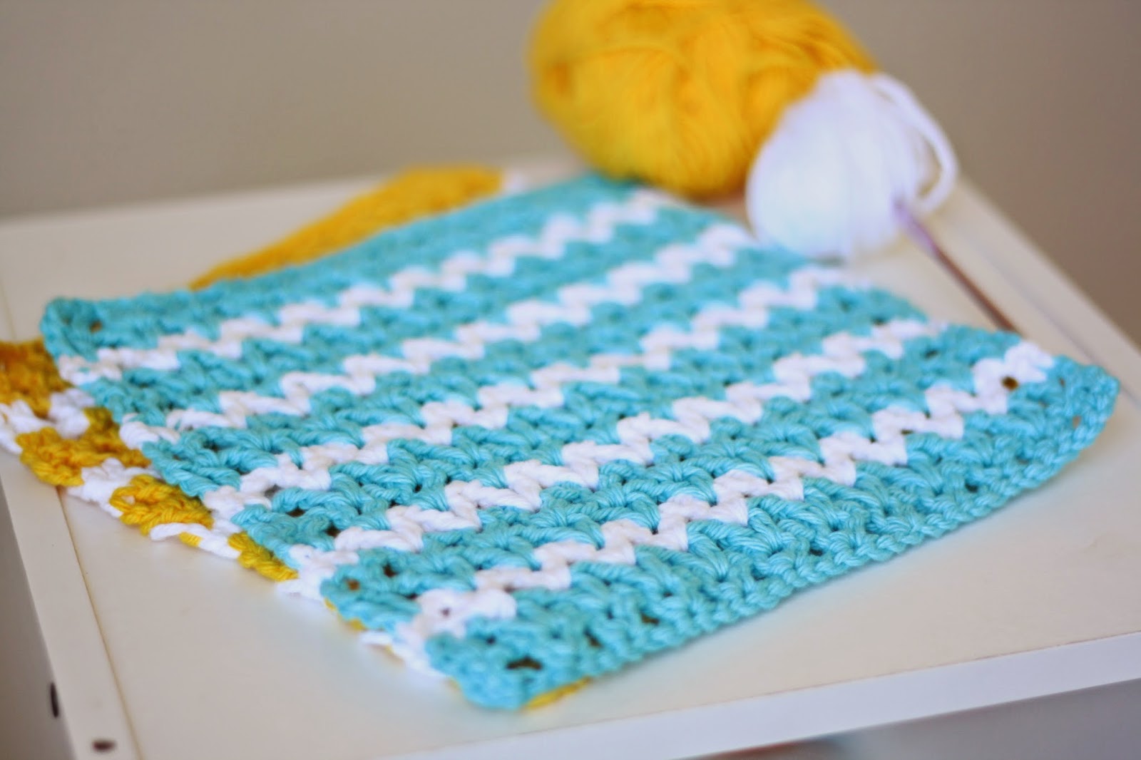 Free Crochet V-Stitch Dishcloth Pattern - ZigZag