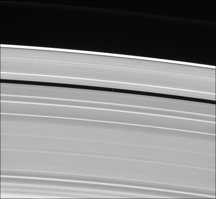 Suburban spaceman: Nasa Cassini: Saturn's moon Pan in the Encke gap in ...