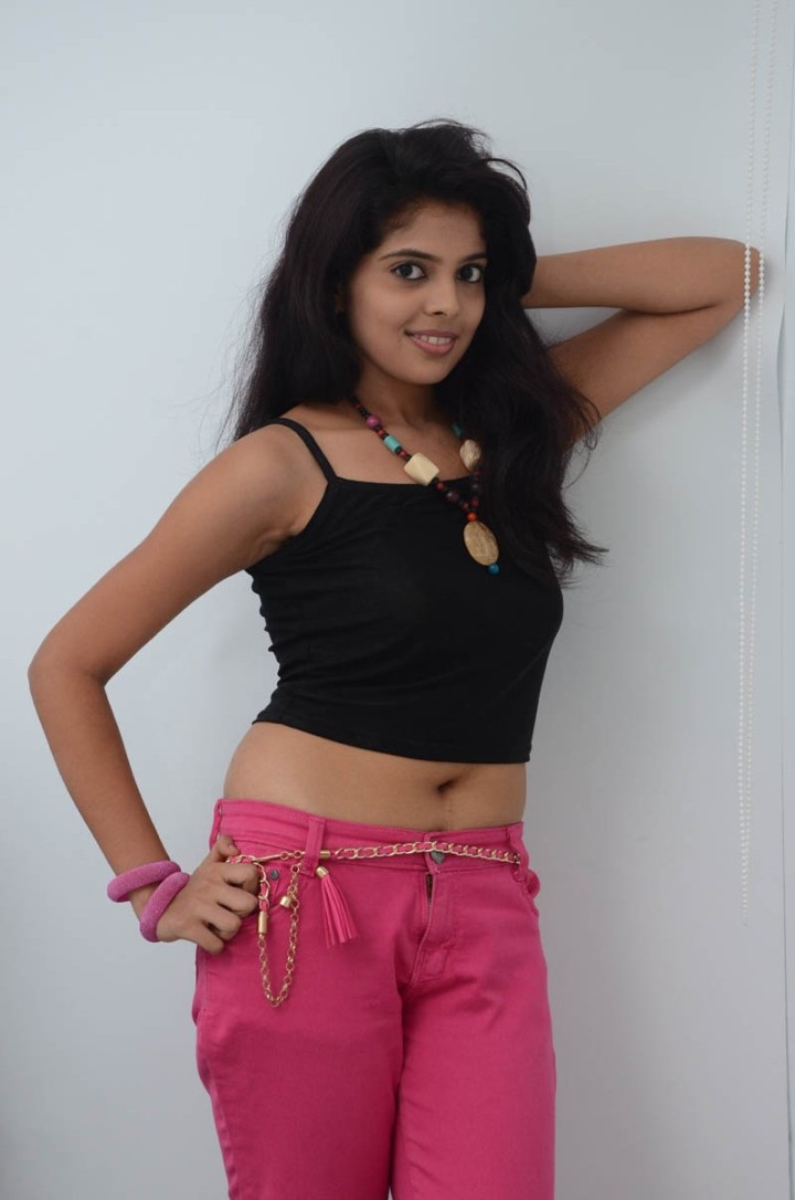 Actress Shravya Expose Deep Navel in Jeans and Top - ACTRESSMAIL