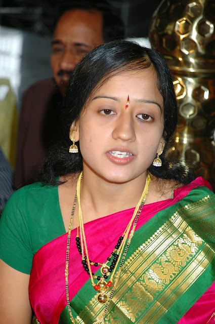 Indian Bhabhi Beautiful Selfie in Saree