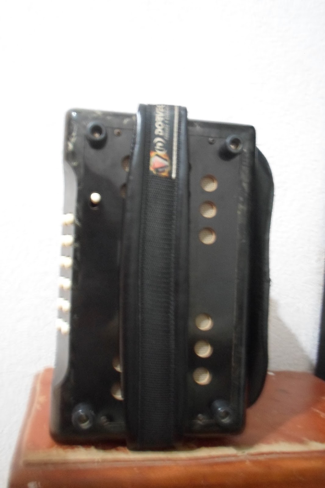 EL ACORDEON VALLENATO: Partes principales del acordeón diatonico.