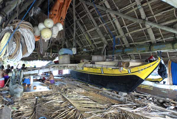 Proa Sailing: Ku Holo Mau - the 2007 voyage to Satawal