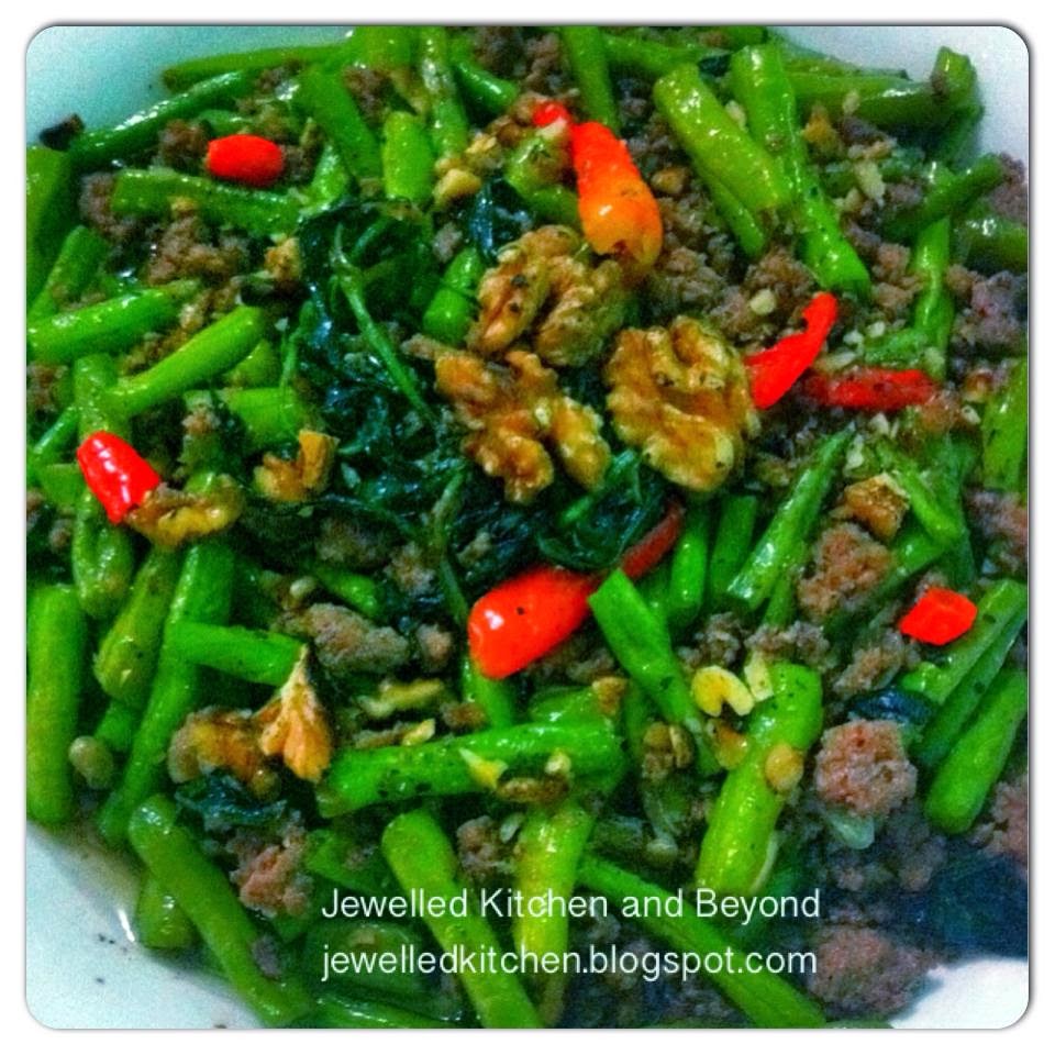 Spicy Sitaw and Pork with Walnuts Stir-fry (Long beans with Pork)