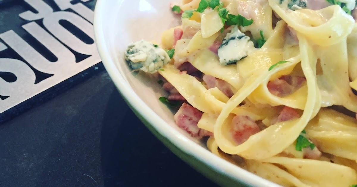 Voita ja Suolaa: Kinkku-Pekonipasta Aurajuustolla