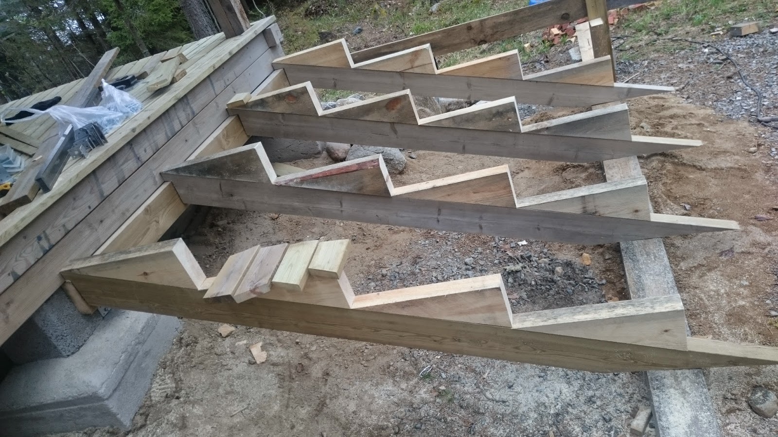 Eweliinan hoppailut: Terassi mökillä