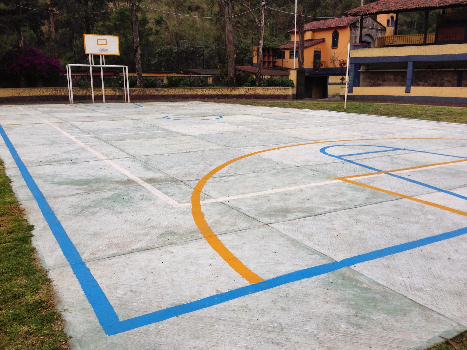Cañada del Olivar: Pintura en la cancha multiusos