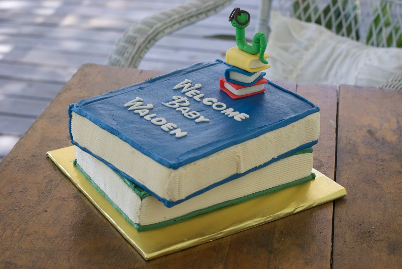 Country Cupboard Cakes: Bookworm Cake