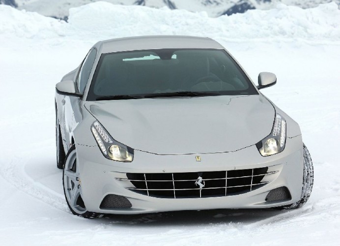 News Automobile: Silver Ferrari FF