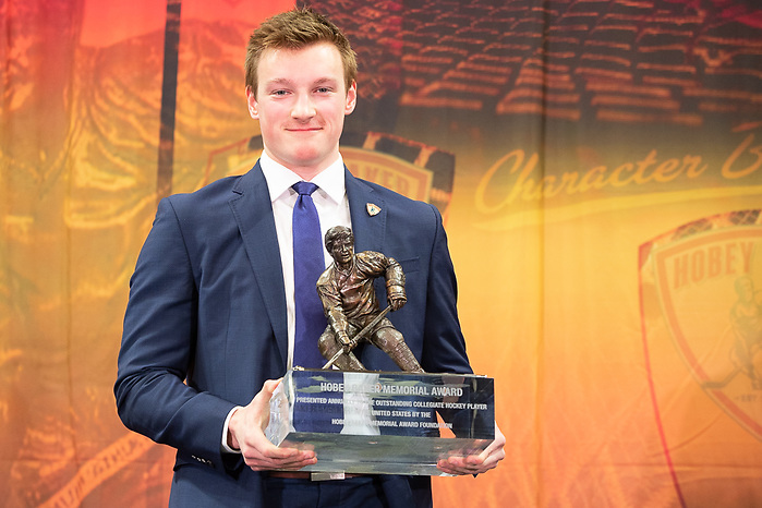 Putting on the Foil: 2019 Hobey Baker Award Winner
