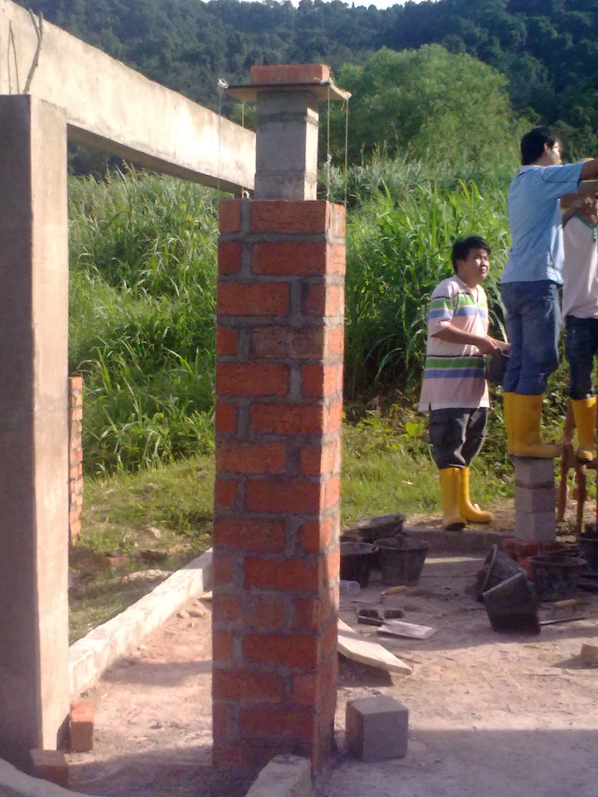 Students Building Projects: 10. Column from bricks and concrete cube