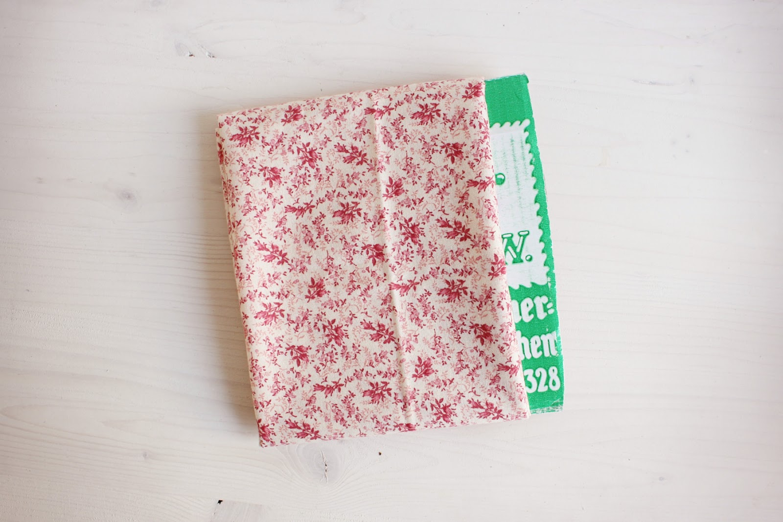 Roxy Creations: Folding fabric tutorial