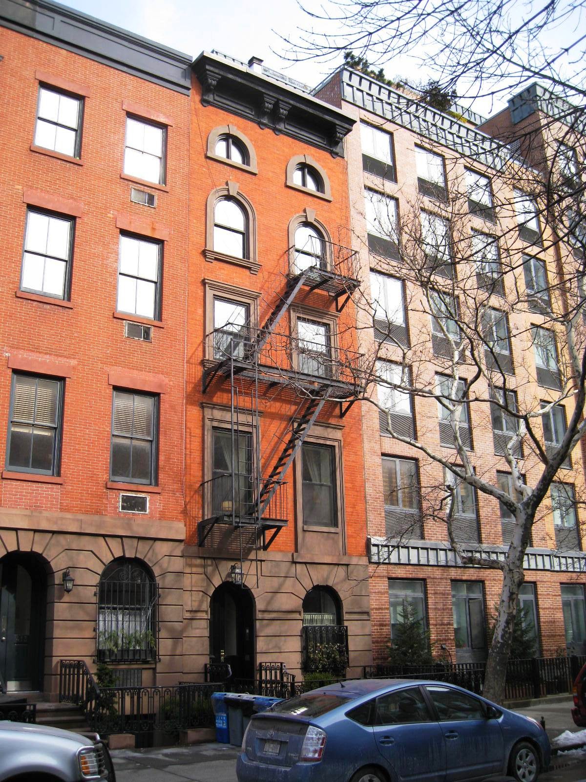 Daytonian in Manhattan: The Narrow 1855 House at No. 411 W 22nd Street