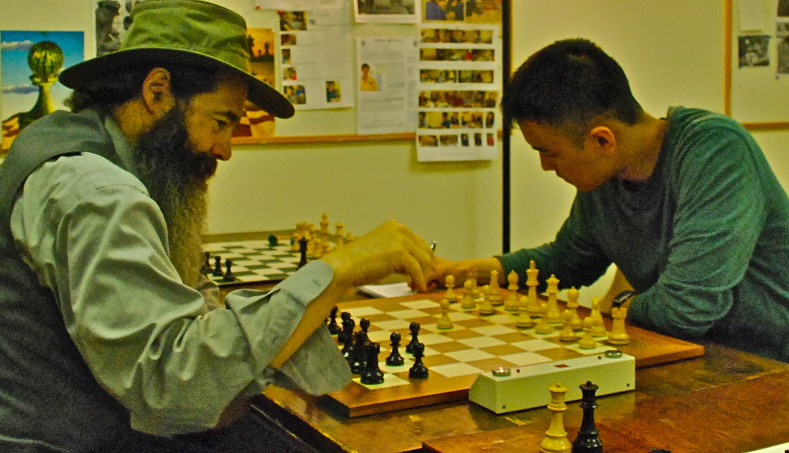 Boylston Chess Club Weblog: BCC "WORLD CUP" QUALIFIER...REPORT, ROUND 1 ...