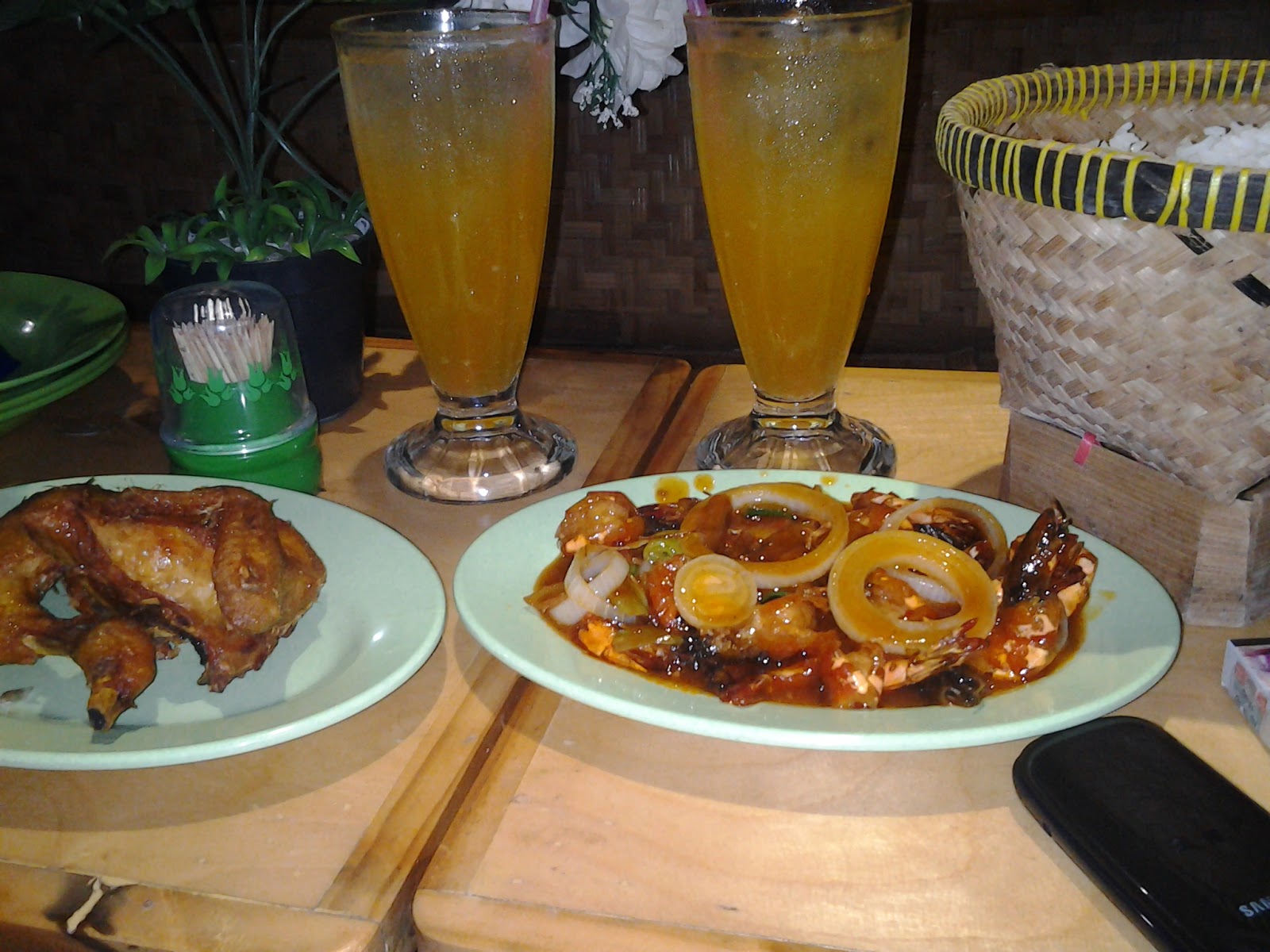 SAUNG EMAK | Saung apung di setu pengasinan - Berbagi tips dan trik terbaru