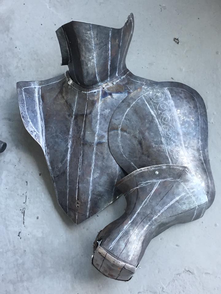 Diligent Dwarves: Greenwich Armour: The work to get to this point.