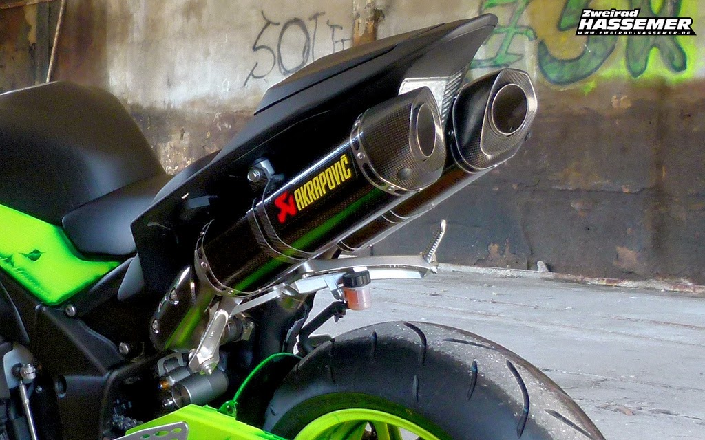 See Best Style: YAMAHA R1 GREEN&BLACK CUSTOM