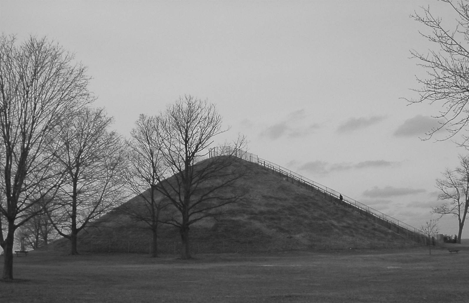 www.nephilimgiants.net : 121 Photos of Burial Mounds in Ohio Including ...