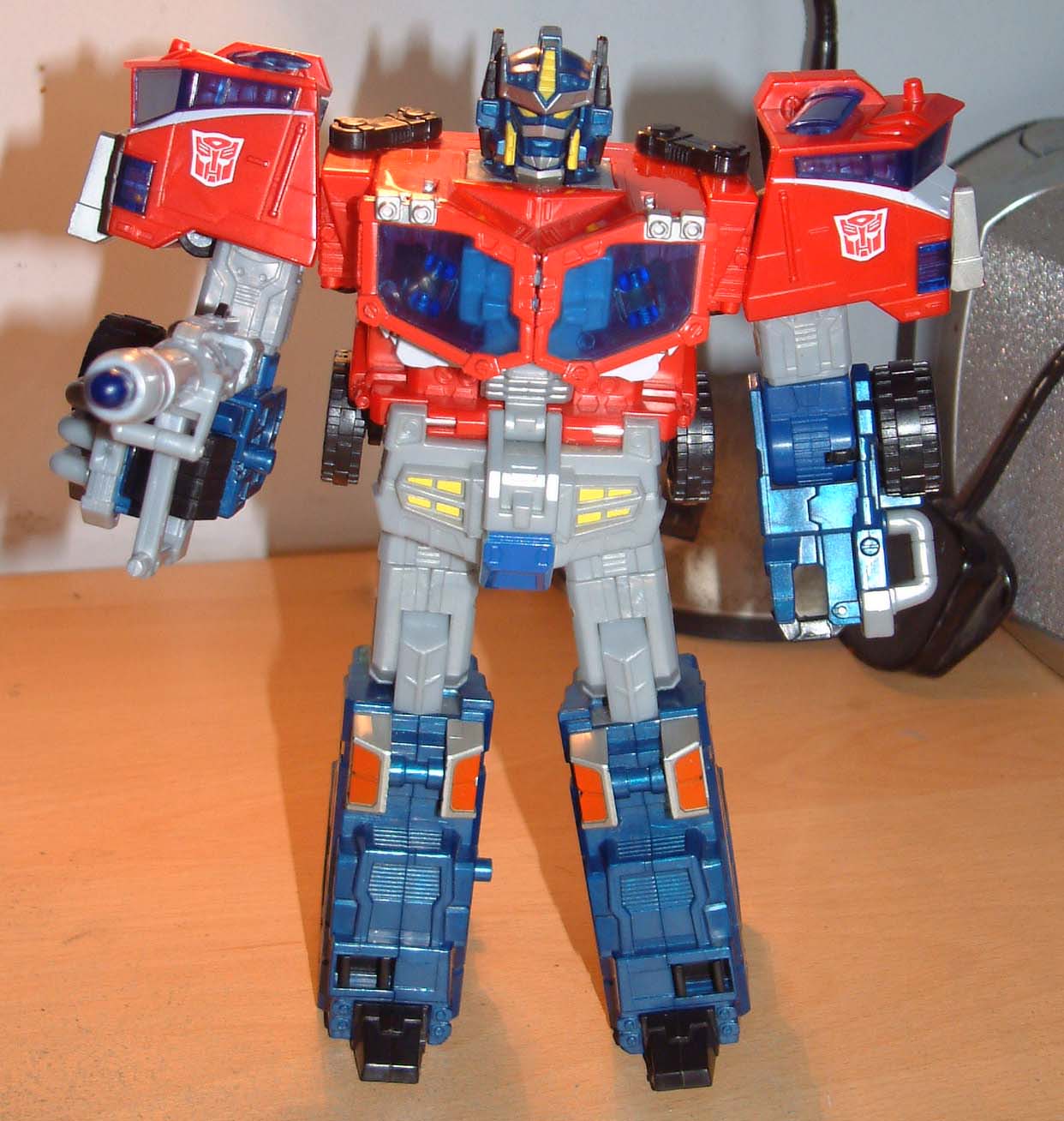 THE TRANSFORMERS: BIRTHDAY BLOG 2013- PART ONE CYBERTRON OPTIMUS PRIME 2005
