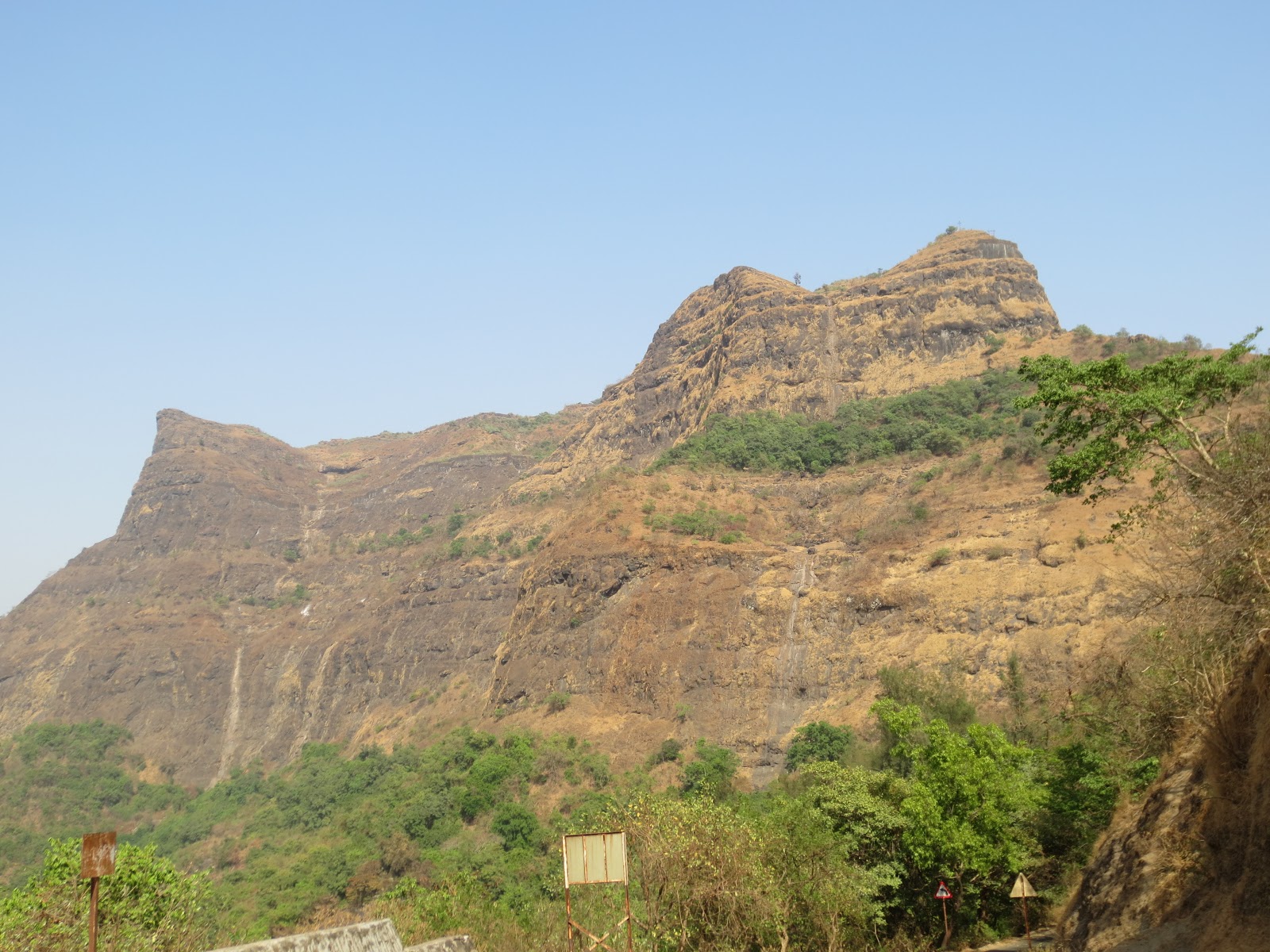 Prashant Kothawade's blogs: Raigad Hike-- A day in sweltering heat