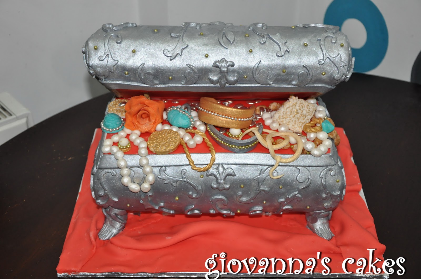 giovanna's cakes: Jewelry box cake