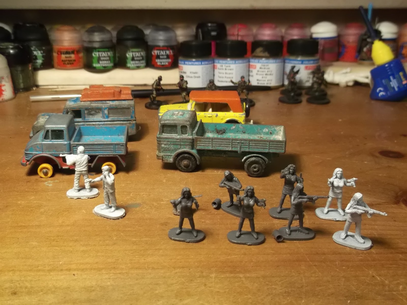 Solo Wargaming in the UK: 1/72 Scale Transport....and girls