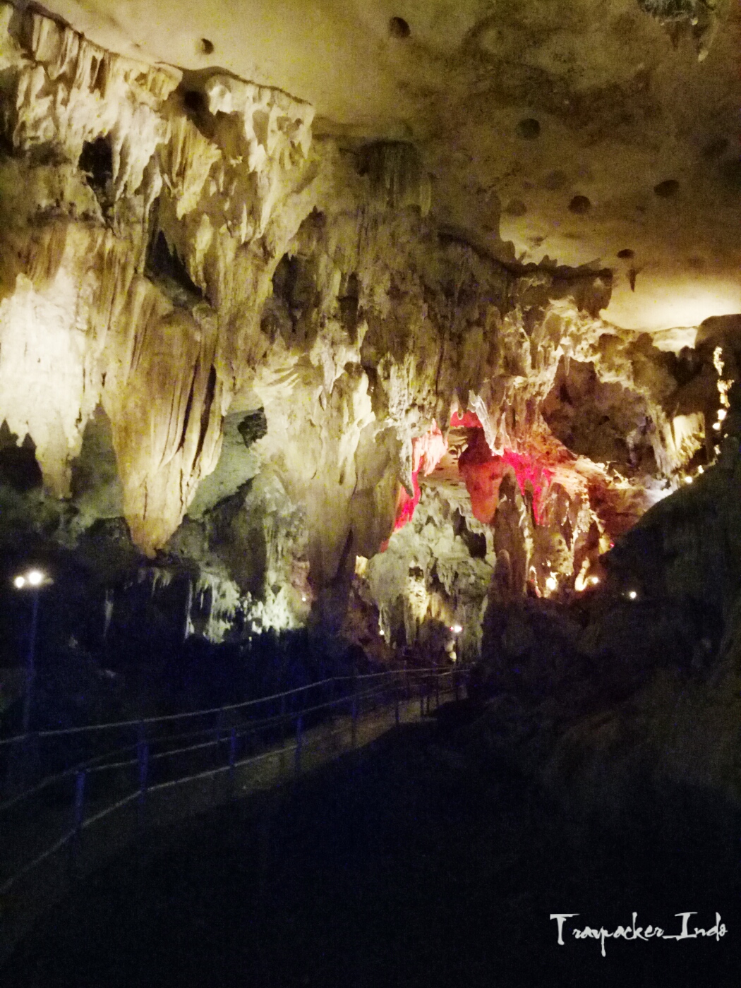 Megahnya Gua Terbesar dan Terpanjang di Asia Tenggara, Goa Lowo atau ...