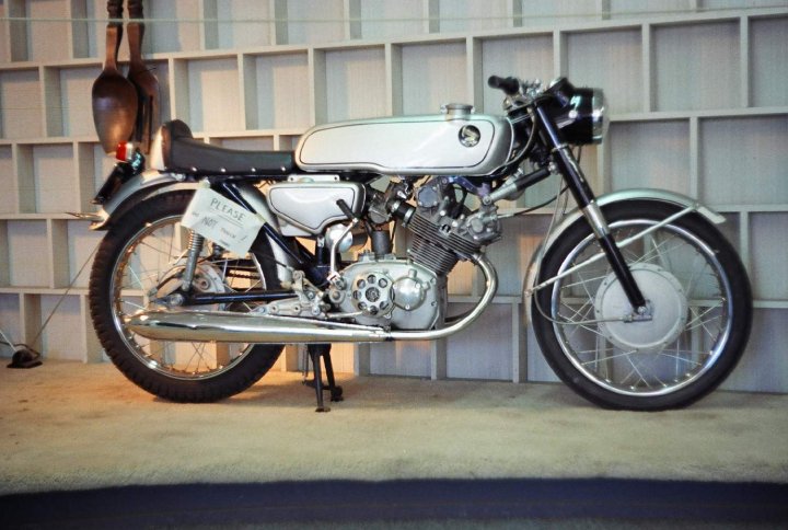 STRANGER BLOG: HONDA 125 RACER
