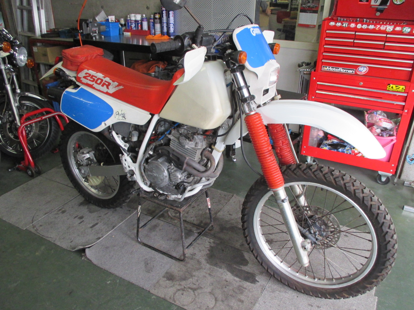 Bike Shop Haraguchi: XR250R（ME06） 中古車入荷から仕上げています