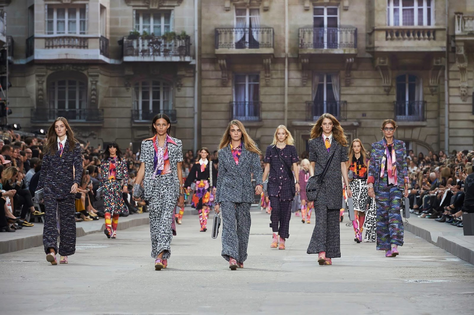 Le défilé Chanel à la Fashion Week de Paris ~ Femmes Actives