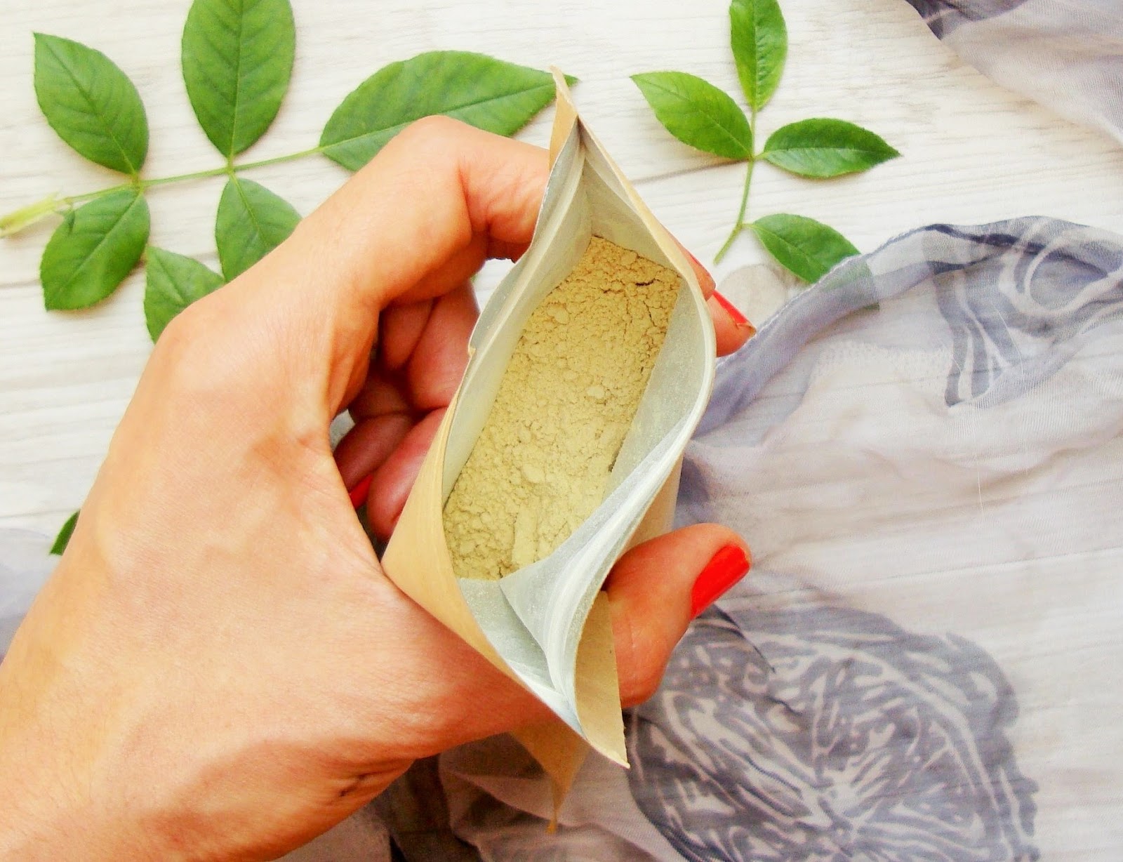 little white truths: Argo Naturals Pure Thanaka Powder - review