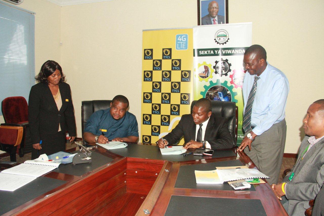 TTCL yasaini mkataba wa kupeleka huduma ya Intarnet kwenye vituo vya ...