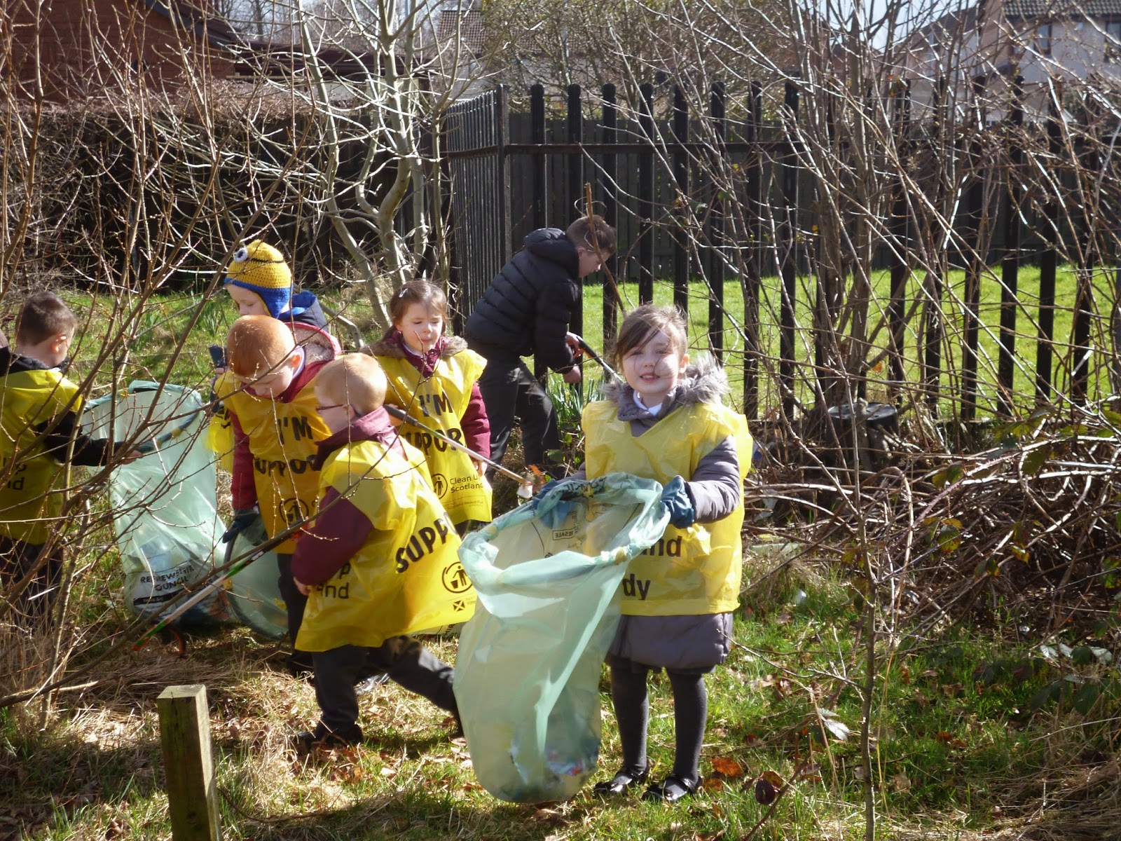 Primary1C: litter pick