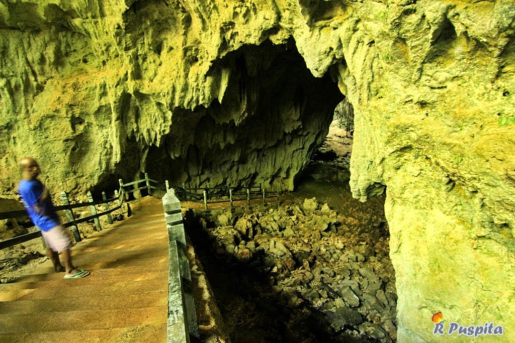 Live Is An Adventure: Goa Jepang Binsari Biak