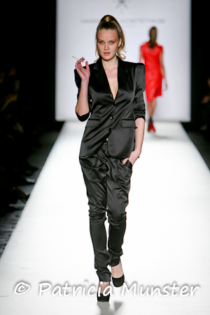 Kate Moss smoking on runway copied at Athens Fashion Week - Fashion & Art