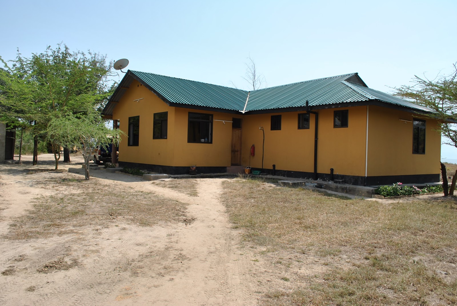 T-E-M-B-E-A Tanzania: TANAPA Rest house, Saadani National Park - Bagamoyo
