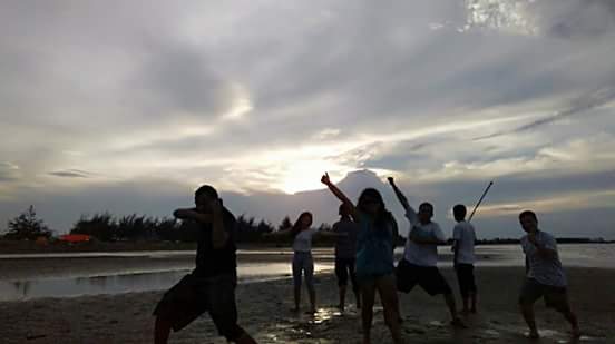 INDAHNYA PANTAI KARANG TIRIS - Indramayu Tradisi