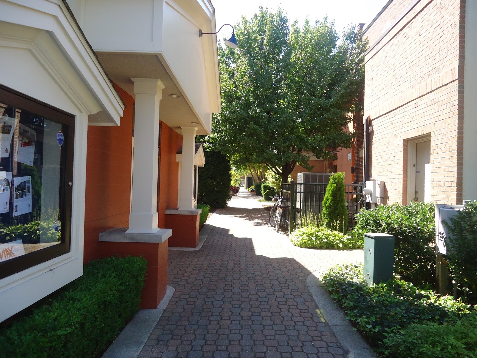 Apex Urbanism: 2 American Alleyways Repurposed as Narrow Streets