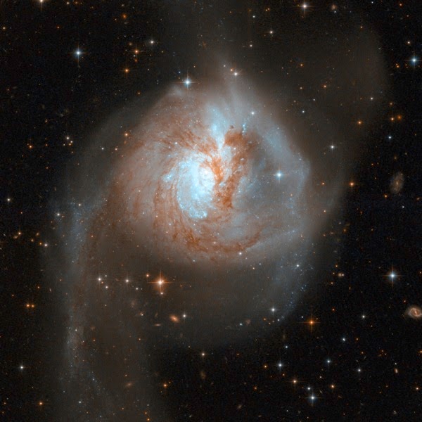 Hubble, NGC 3256: la galassia nata da una passata collisione | Io nell ...