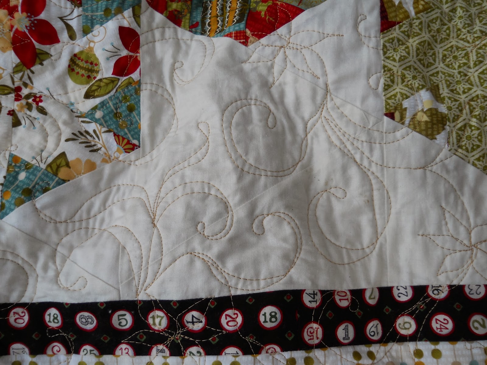 Polka Dot Quilter: Finished Jovial Christmas Quilt!