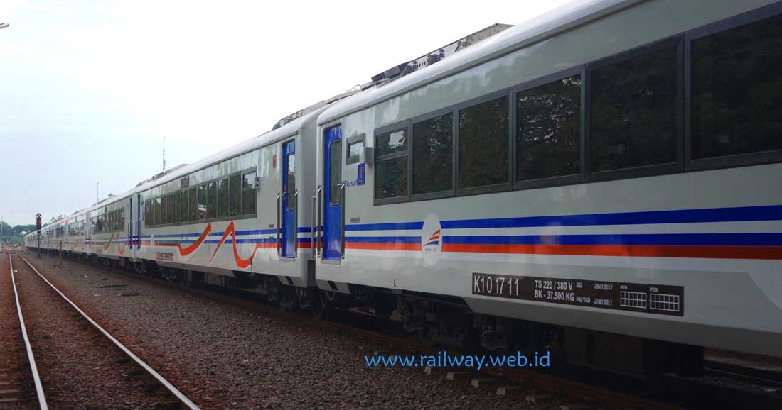 kereta galleri: Jadwal Senja Utama Solo Jakarta Terbaru