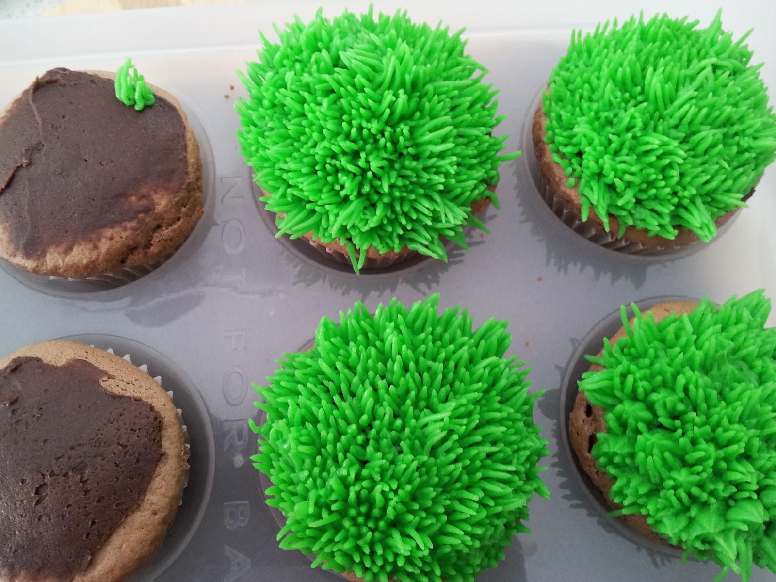 Four!!! Golf Themed Cupcake.