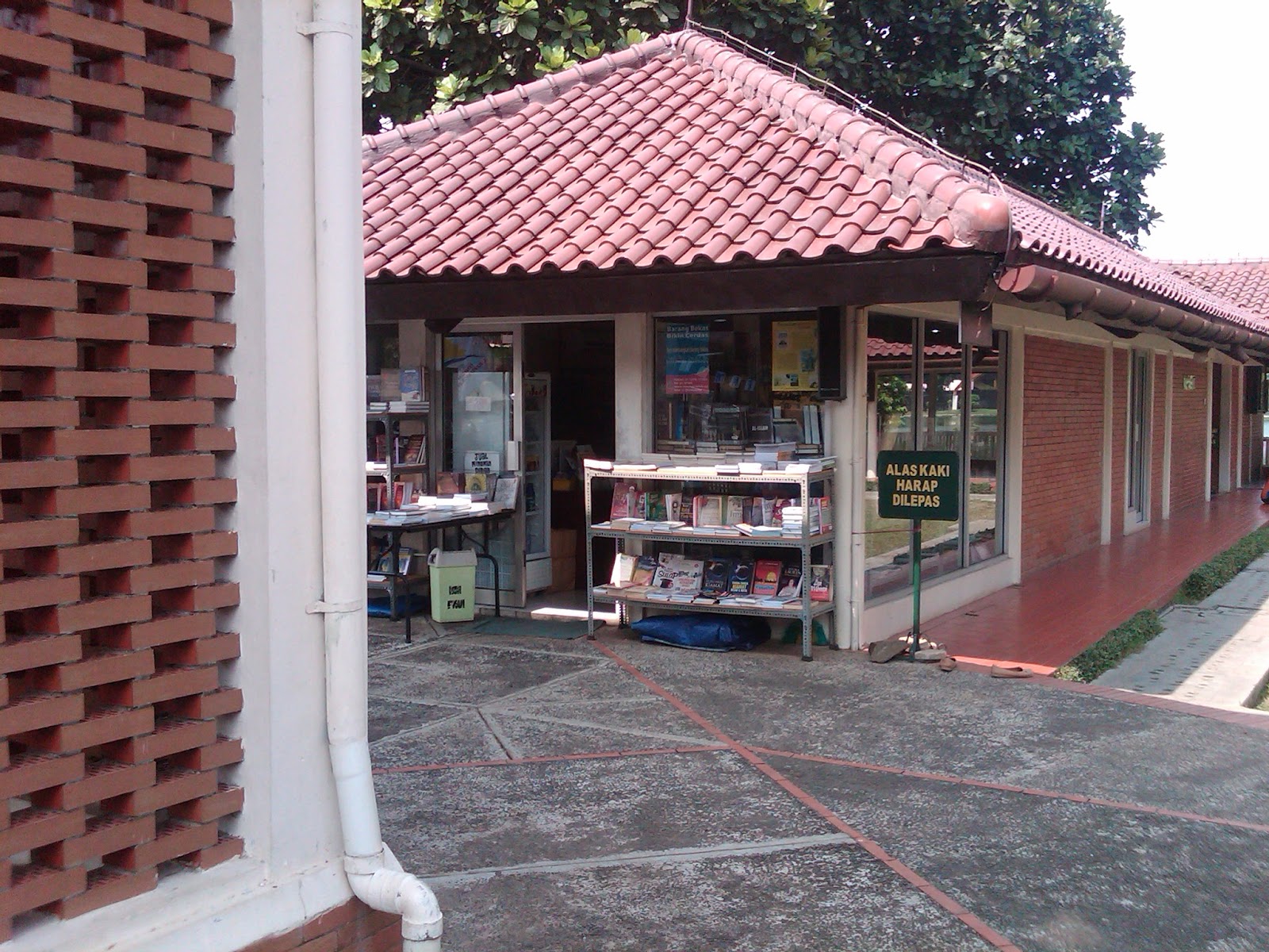 ANEKA INFO ISLAM: MASJID KAMPUS UI / UKUWAH ISLAMIYAH DEPOK