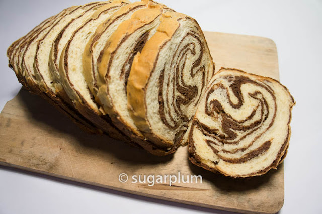 Sugar & Spice & everything nice: Chocolate layered bread - mad about layers