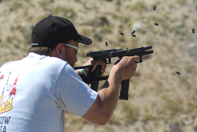 Atoin Meto: GLOCK 18.....PISTOL YANG MENEMBAK SEPERTI MACHINE GUN