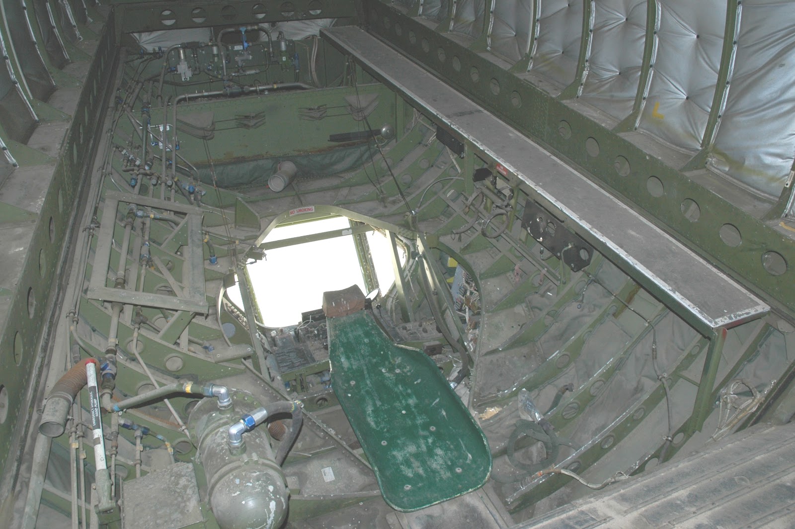 People being blown around by jet blast at Saint Maarten : r/aviation